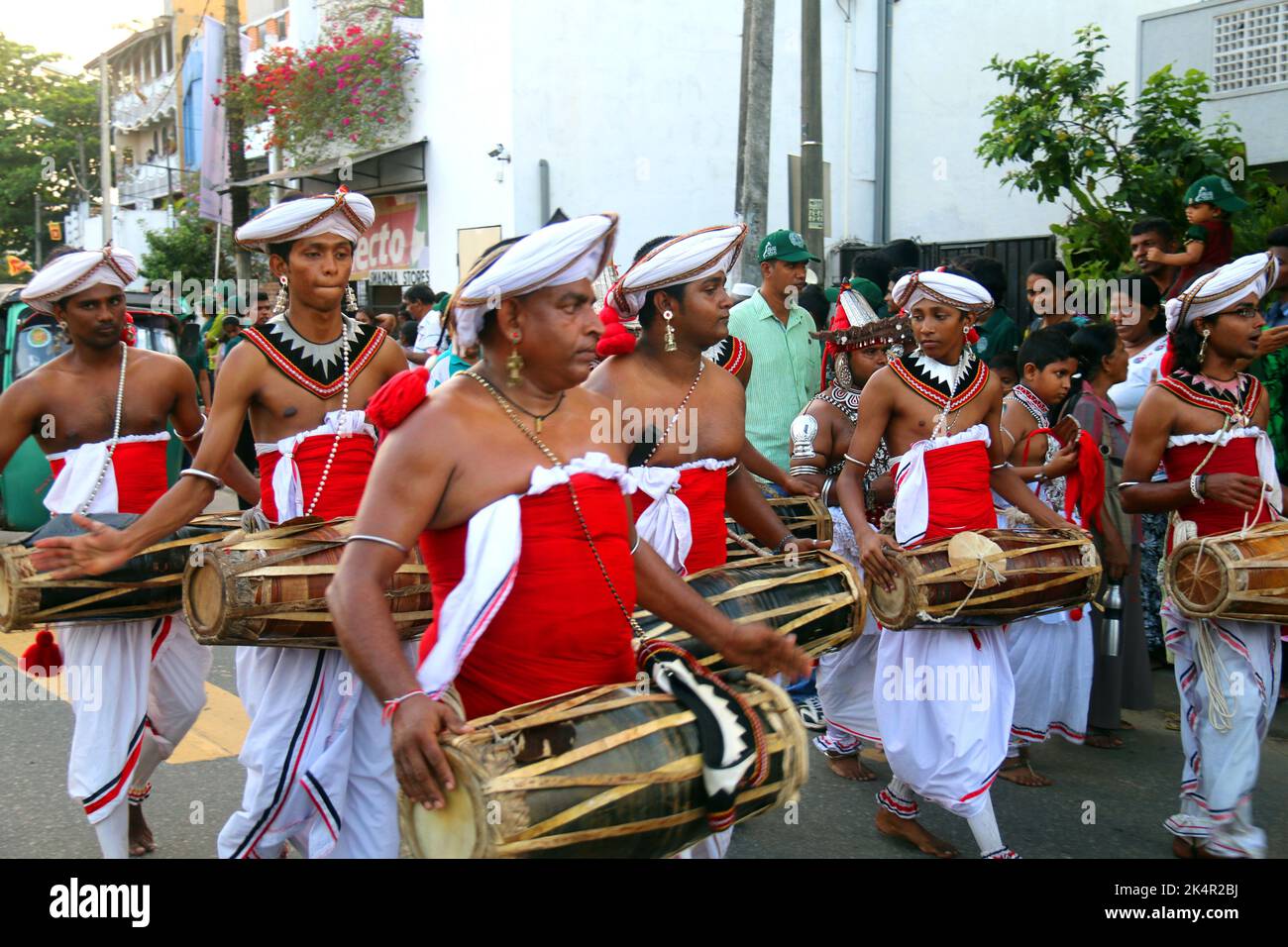 Sri Lankan People, Visit Sri Lanka Stock Photo - Alamy