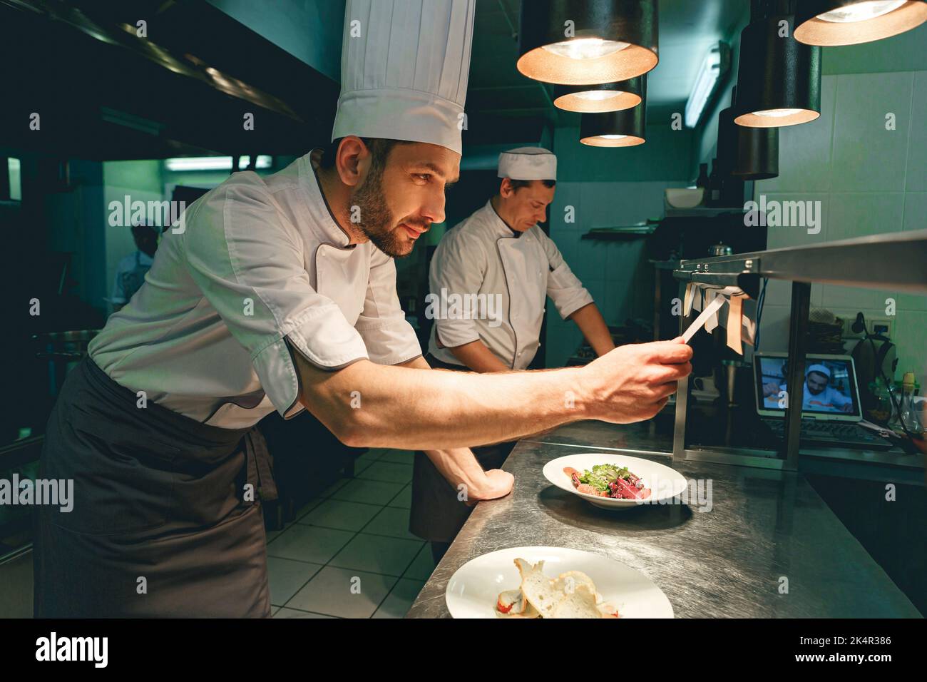 Chef cook checking order hi-res stock photography and images - Alamy