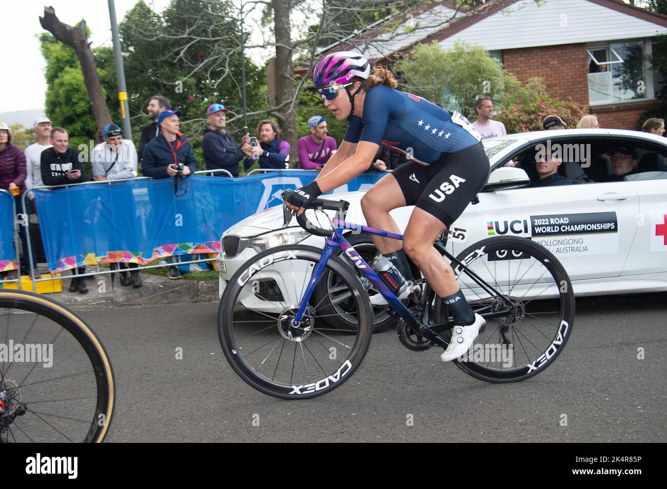 Rising female us cyclist hi-res stock photography and images - Alamy