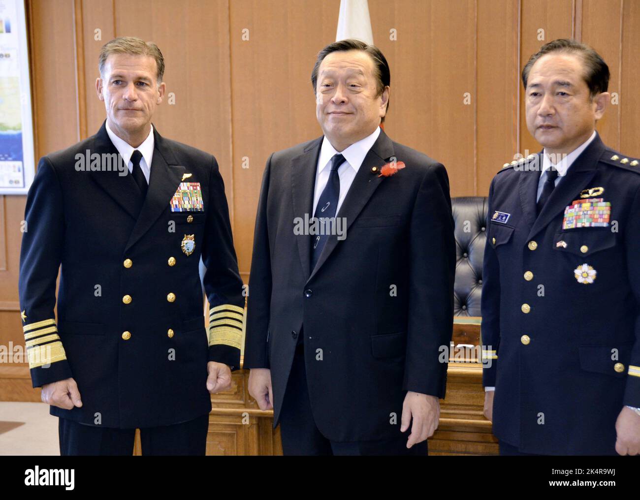 Japanese Defense Minister Yasukazu Hamada (C), Gen. Koji Yamazaki (R ...