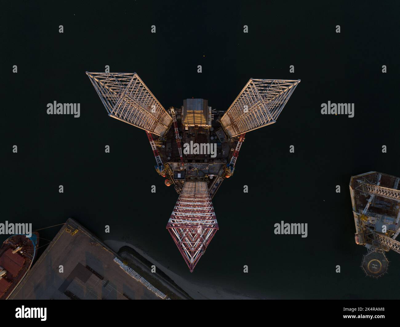 Offshore floating installation sea platform petroleum gas seabed ocean ...