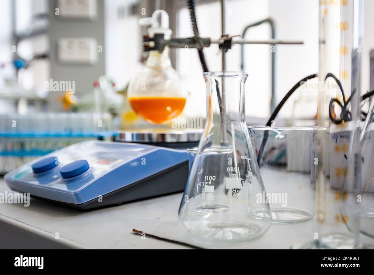 Measuring pipettes hi-res stock photography and images - Alamy