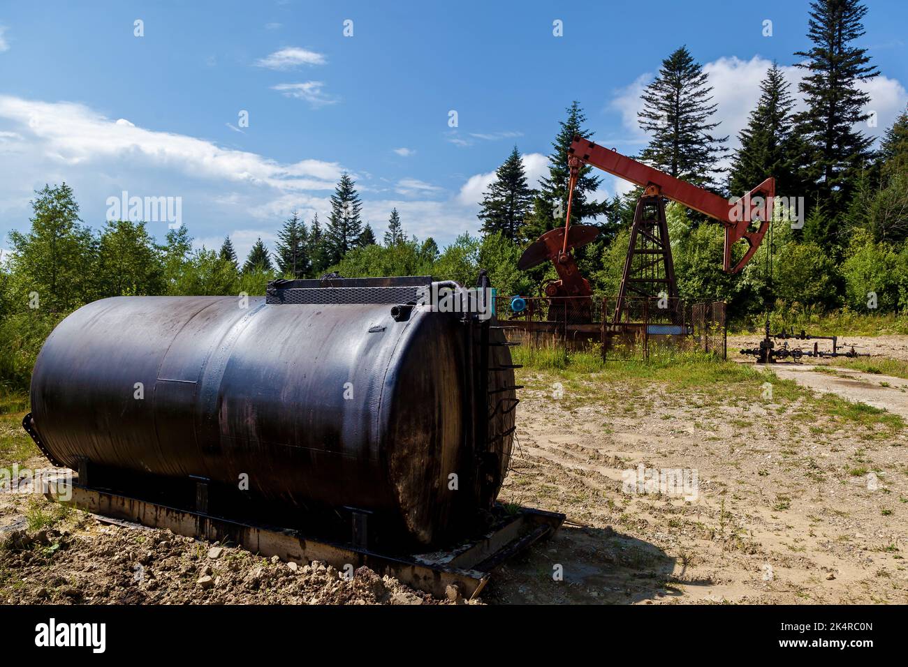 An oil rig pumps oil from underground to the surface Stock Photo - Alamy