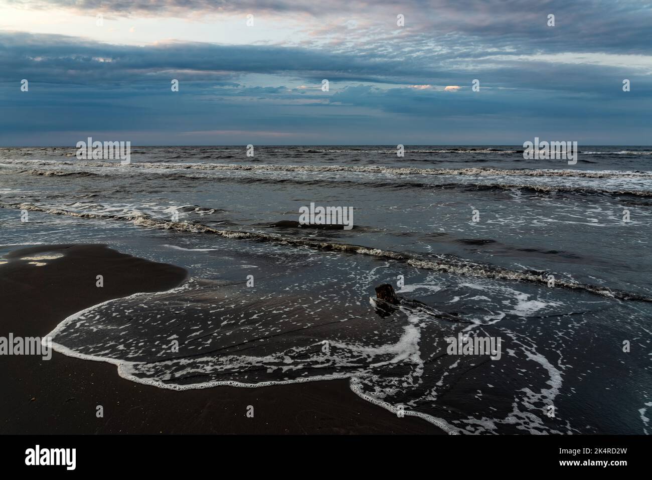 Empty beach coast hi-res stock photography and images - Alamy