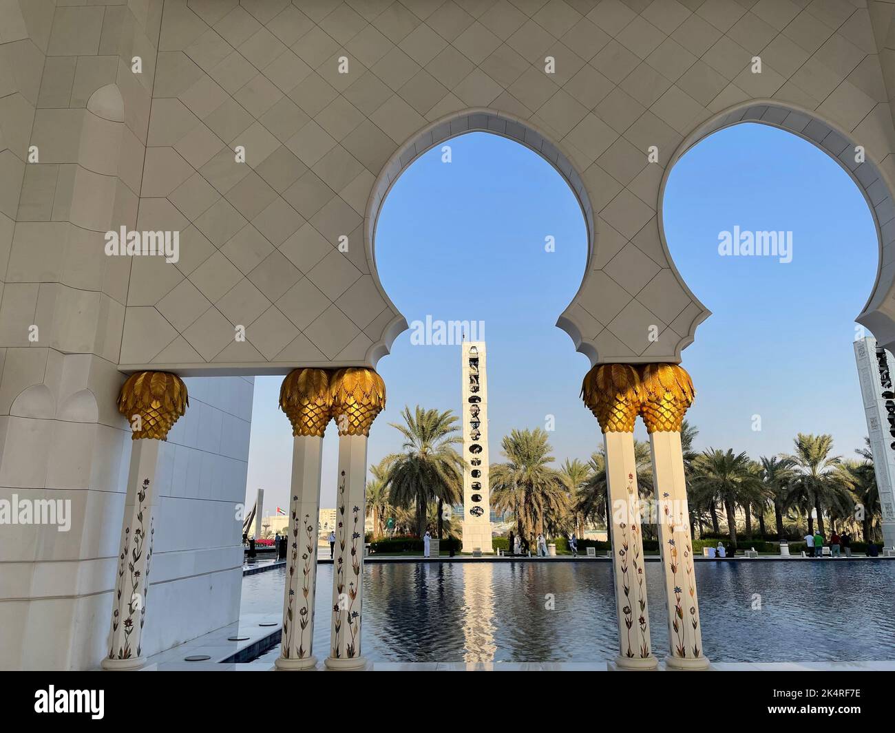The white marble arches and columns of the Sheikh Zayed Grand Mosque ...
