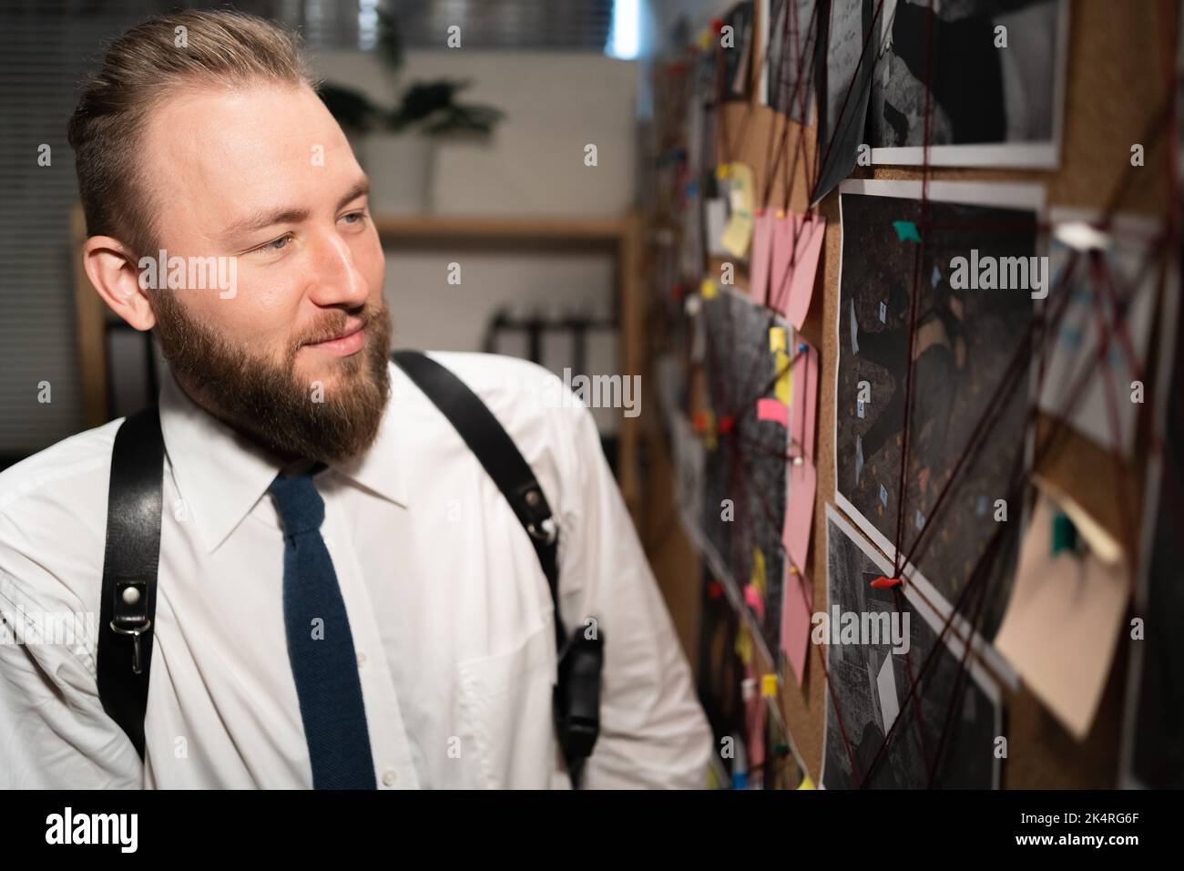 Detective investigation board hi-res stock photography and images - Alamy