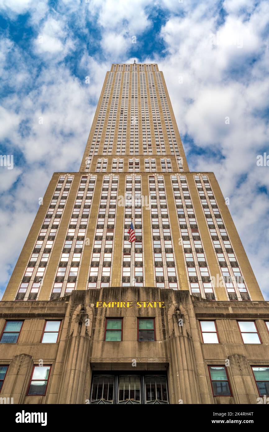 Empire state building low angle hi-res stock photography and images - Alamy