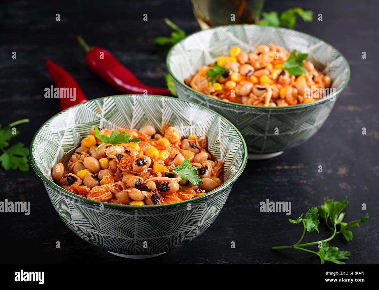 Chili con carne in bowl - traditional dish of mexican cuisine Stock ...