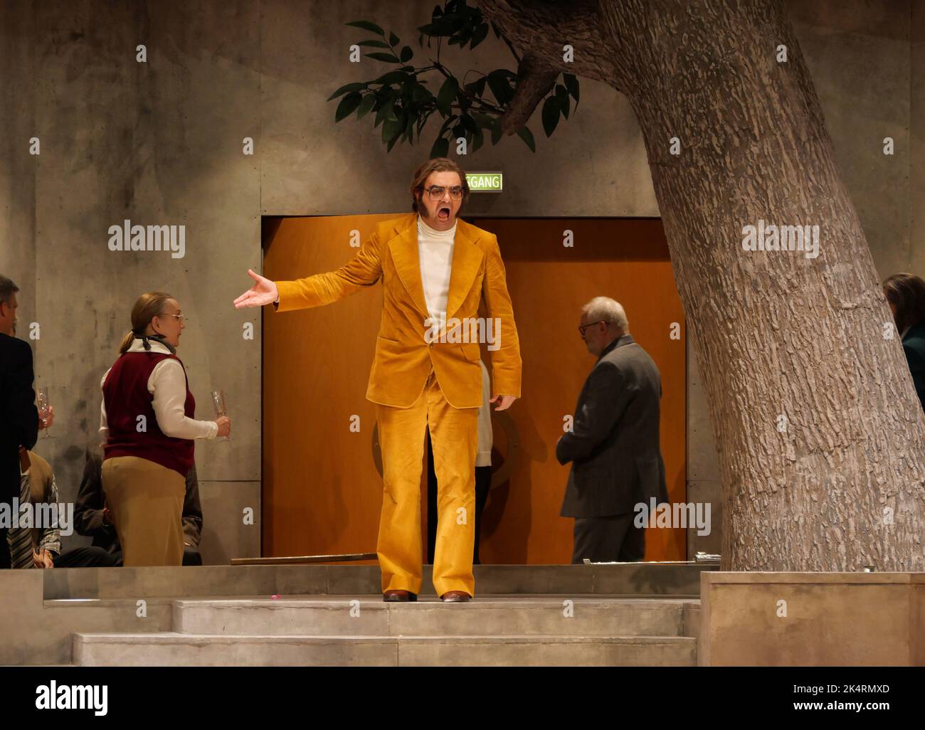 Berlin, Germany. 03rd Oct, 2022. Rolando Villazón (box, suit ocher ...