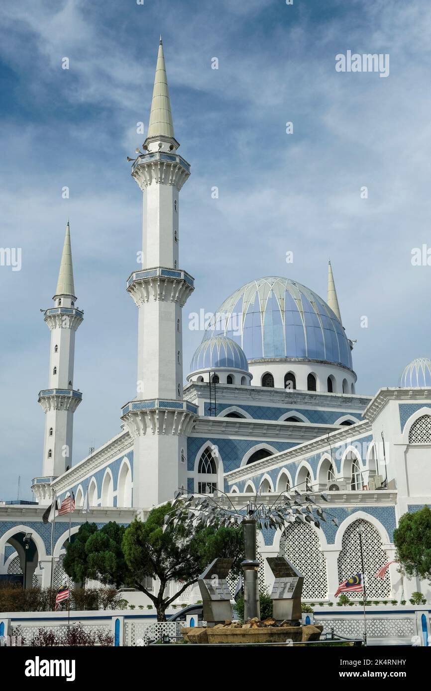 Kuantan, Malaysia - September 2022: Views of the Pahang State Mosque ...