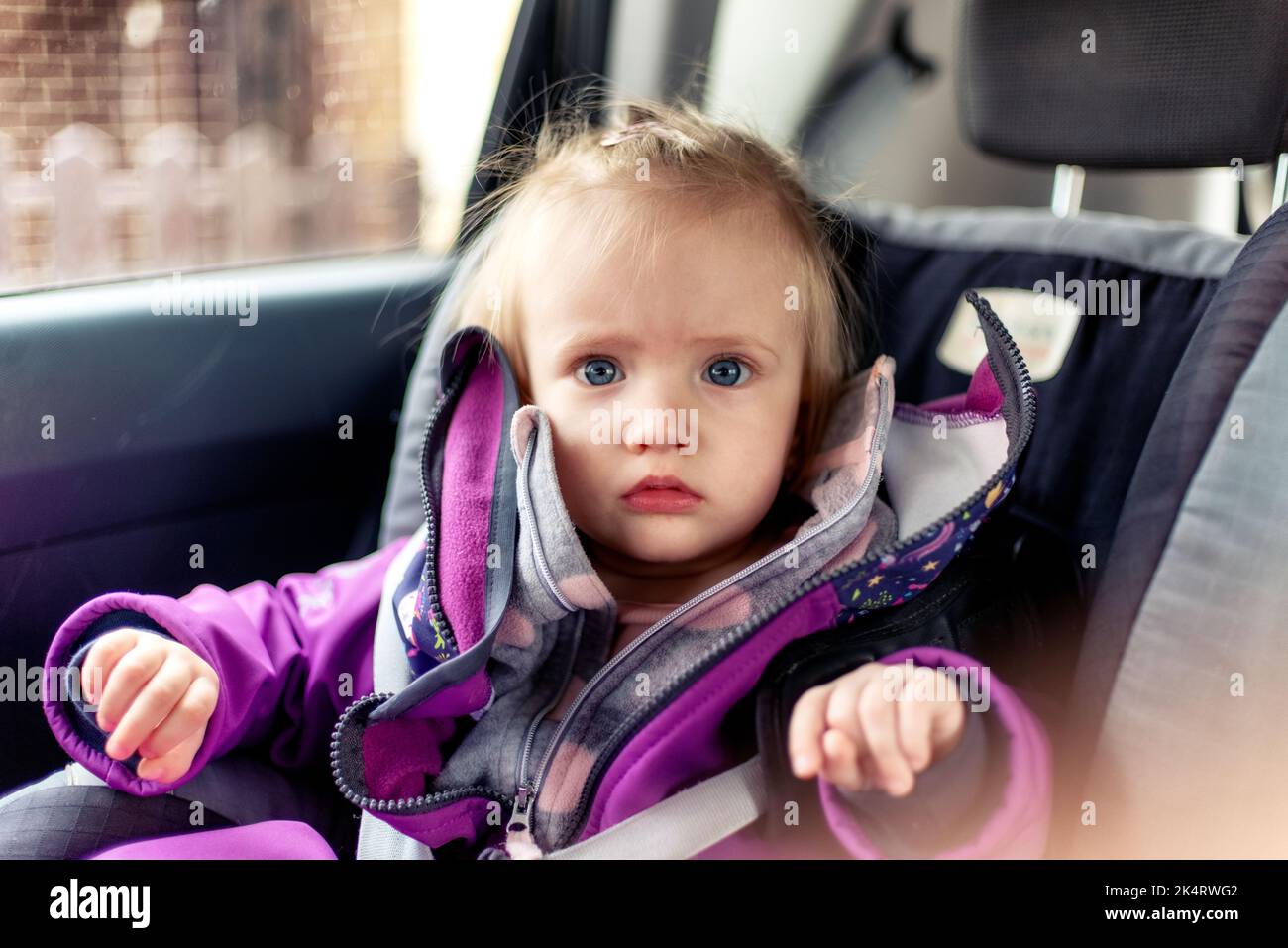 Girl sitting in car hi-res stock photography and images - Alamy