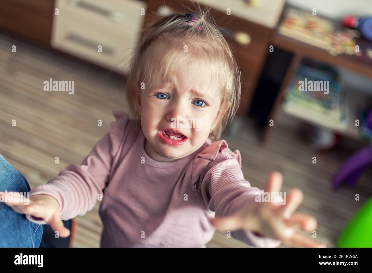 Kid screaming hi-res stock photography and images - Alamy