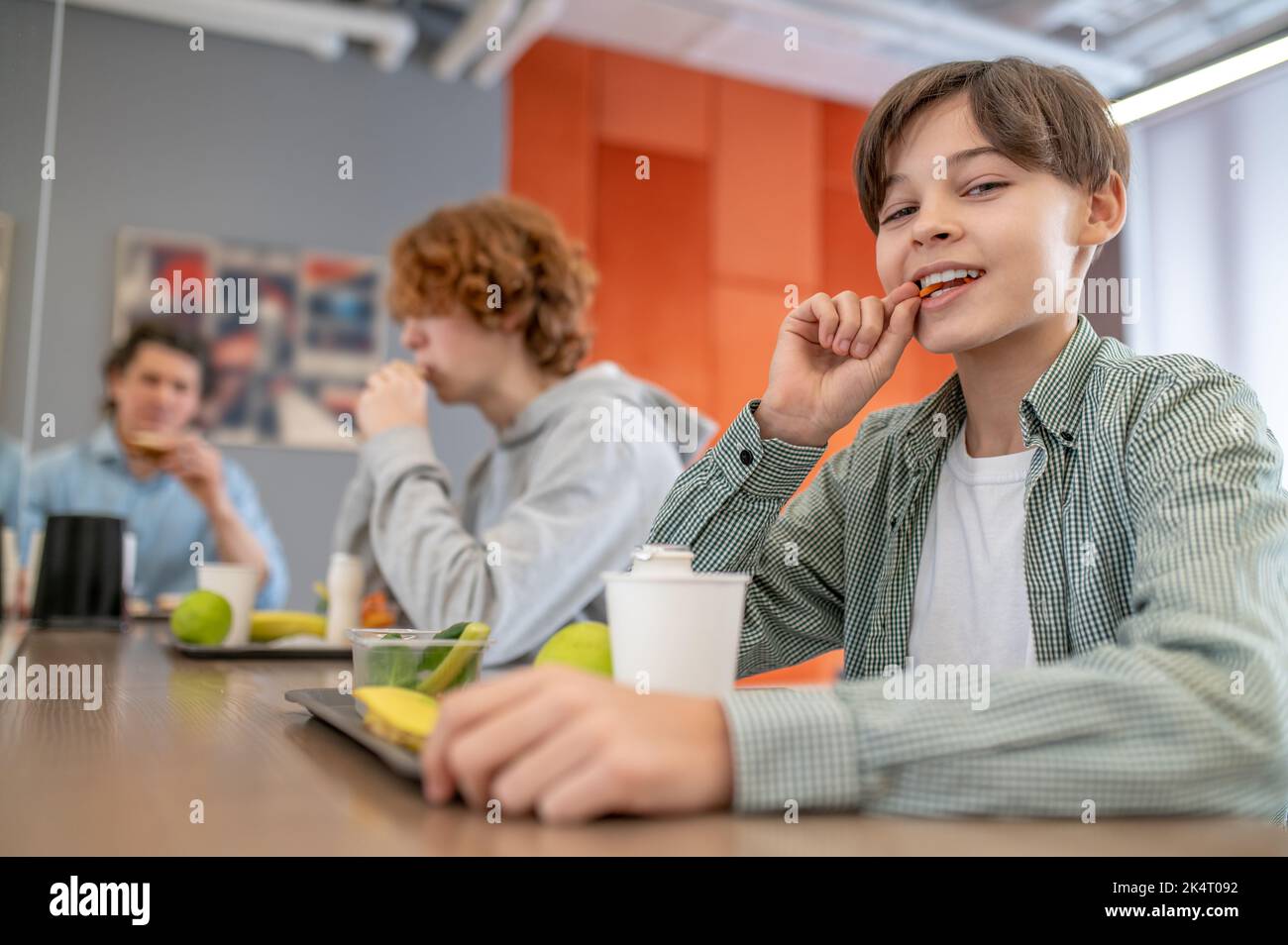 Students having lunch school canteen hi-res stock photography and ...