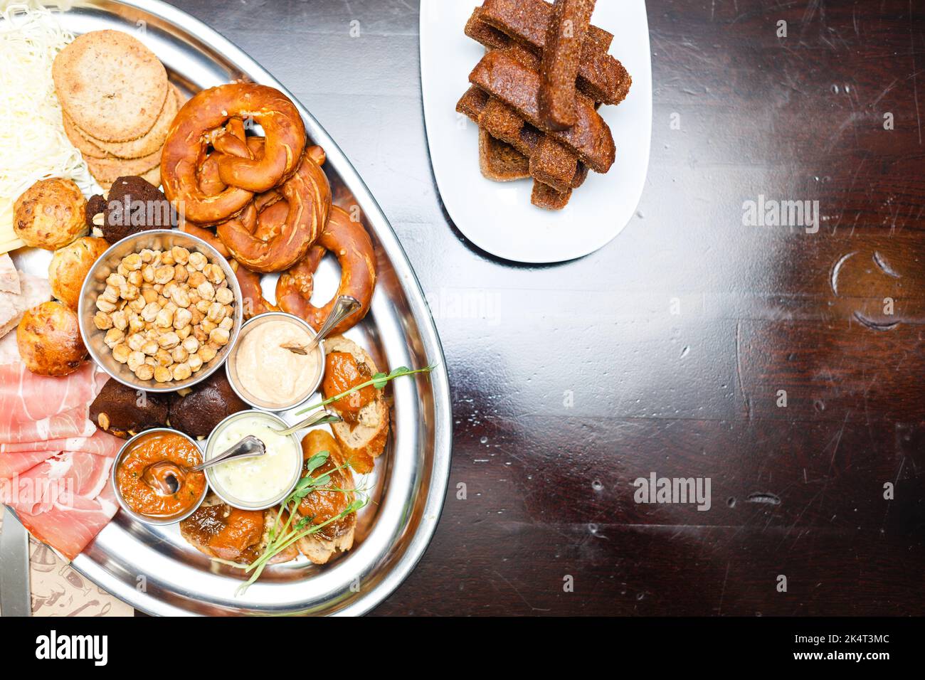 Delicious crostini with cheese cream and prosciutto, Italian Cuisine ...