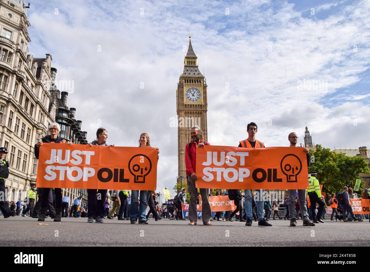 Just stop oil protestors hi-res stock photography and images - Alamy