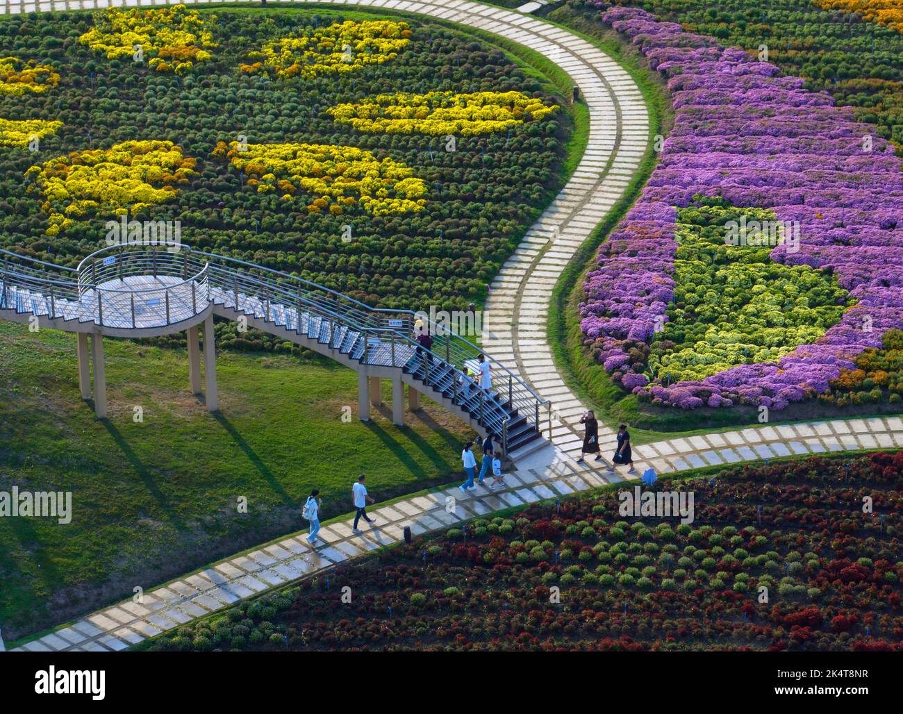 Tourists enjoying themselves hi-res stock photography and images - Alamy