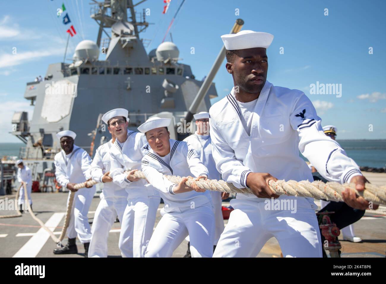 Norfolk, USA. 9th Sep, 2022. Sailors heave mooring line on aboard the ...