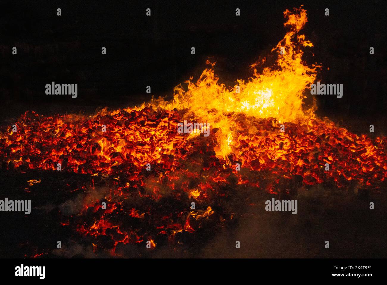Fire by night. Flames and embers. Hell and inferno Stock Photo - Alamy