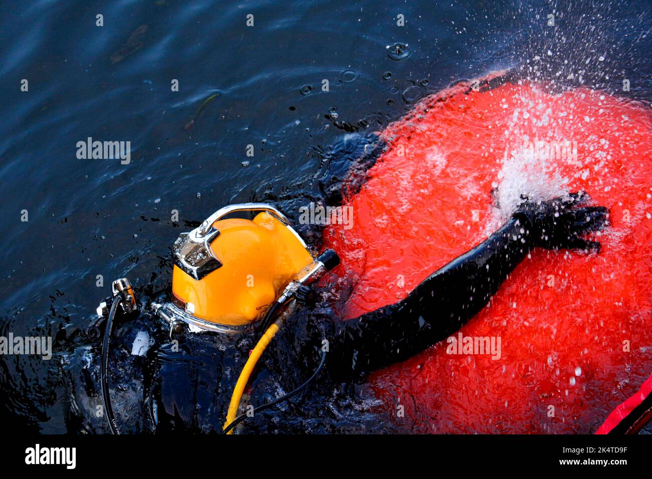 Rio de Janeiro, Brazil. 19th Sep, 2022. A U.S. Navy diver, assigned to ...