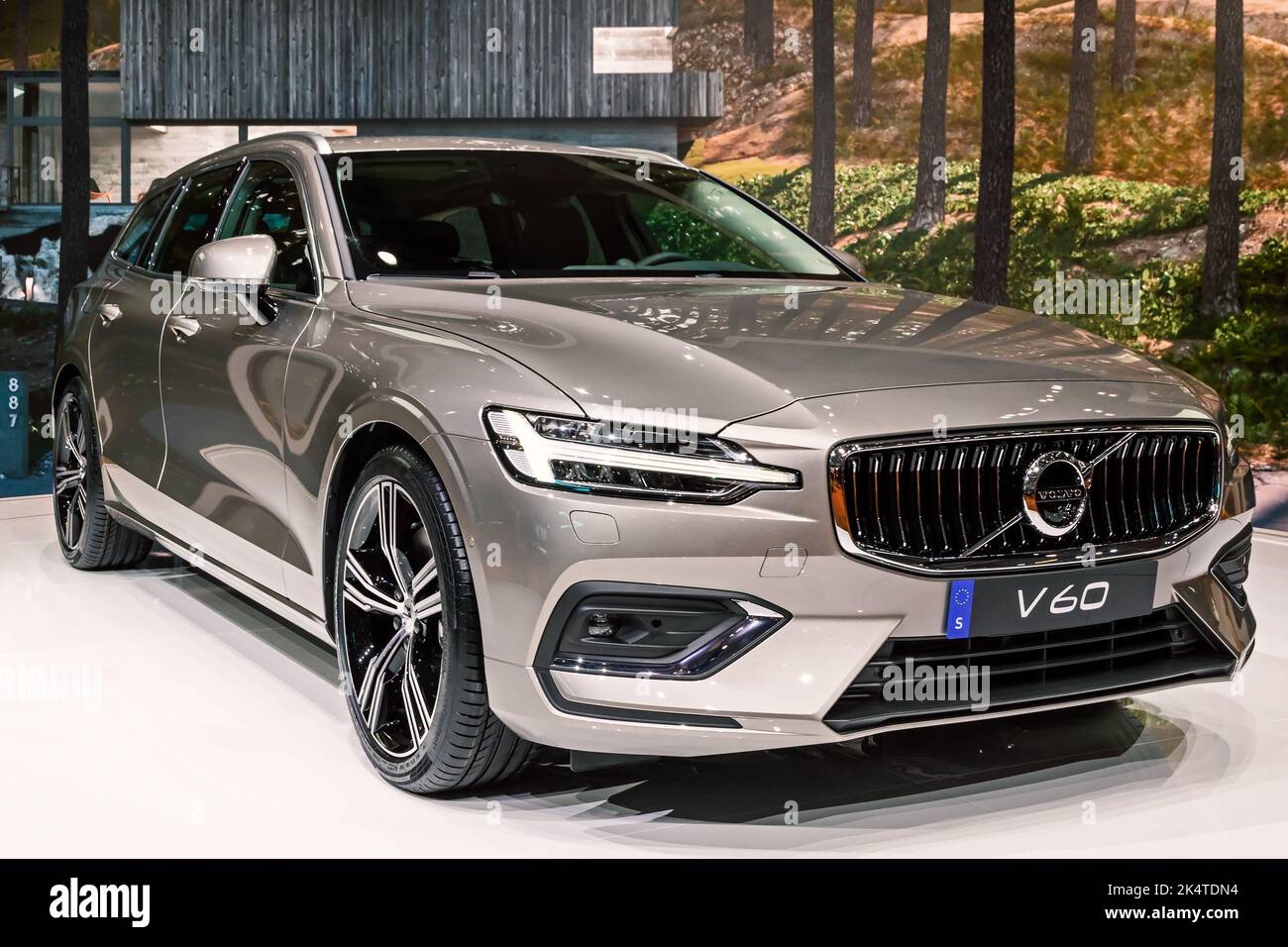 Volvo showroom hi-res stock photography and images - Alamy