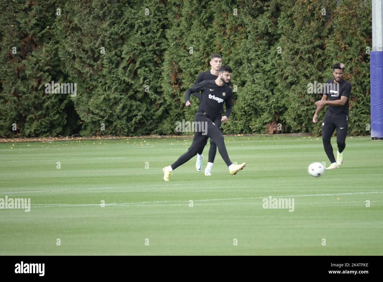 Cobham, Surrey, UK. 4th Oct, 2022. Chelsea Football Club players ...