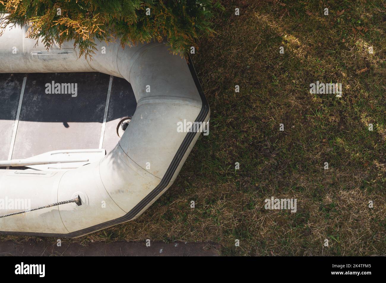 Inflatable boat grass hi-res stock photography and images - Alamy