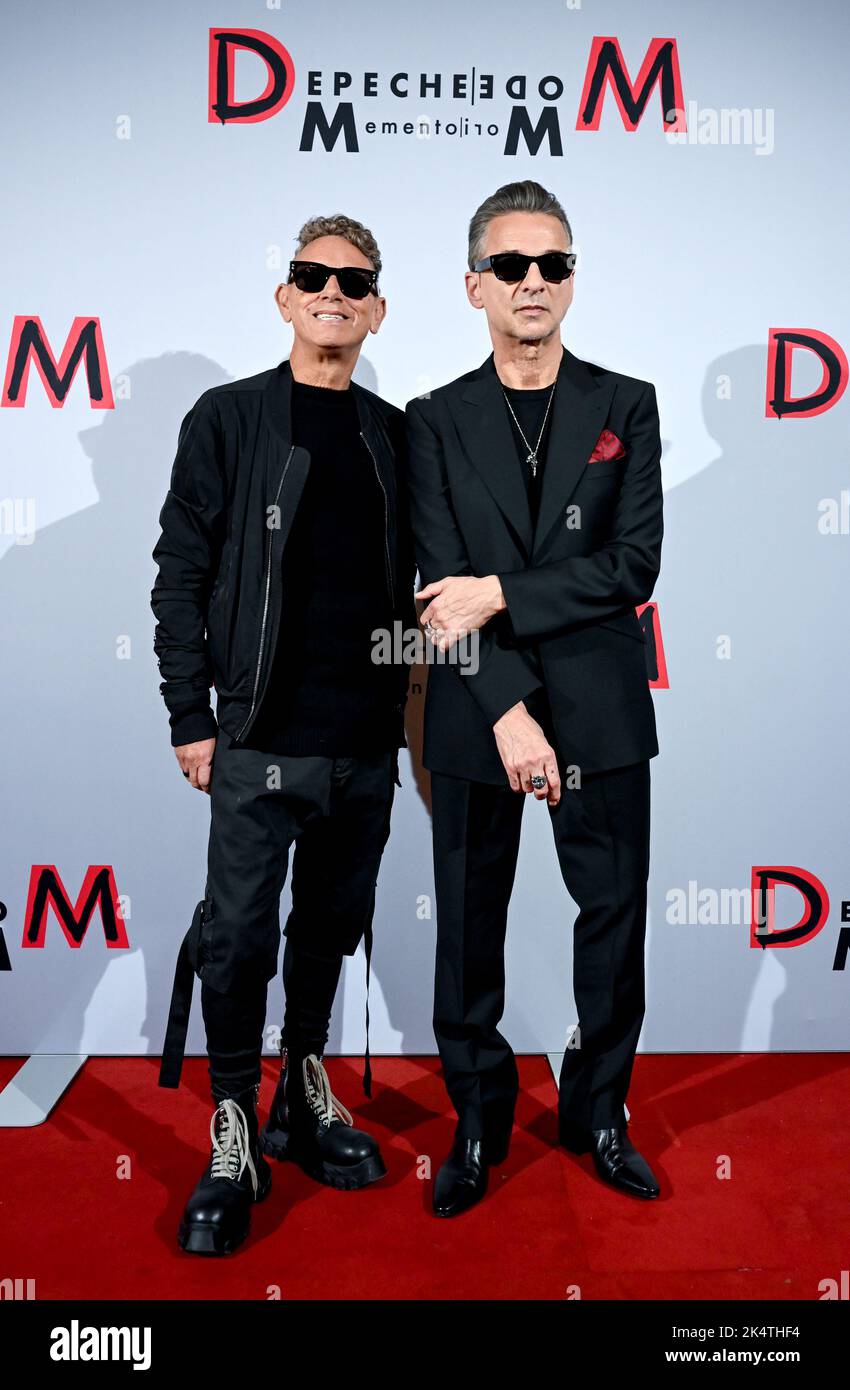 Berlin, Germany. 04th Oct, 2022. Musicians Martin Gore (l) and Dave ...