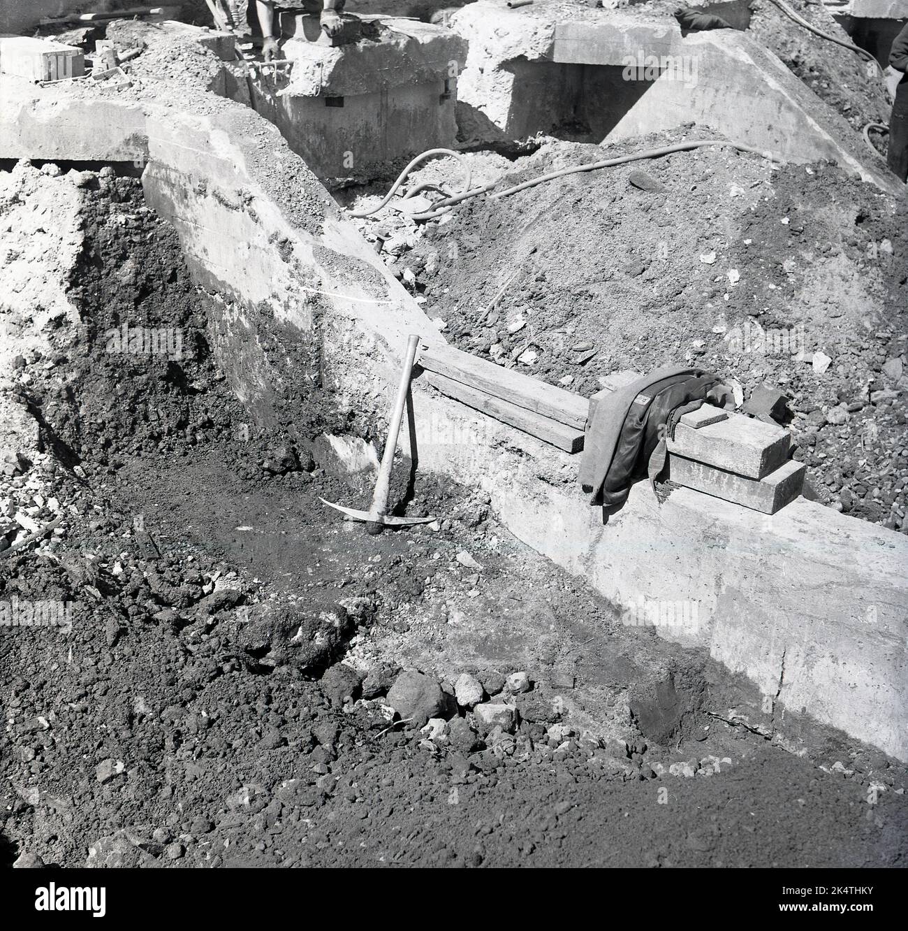 Demolition workers hi-res stock photography and images - Alamy