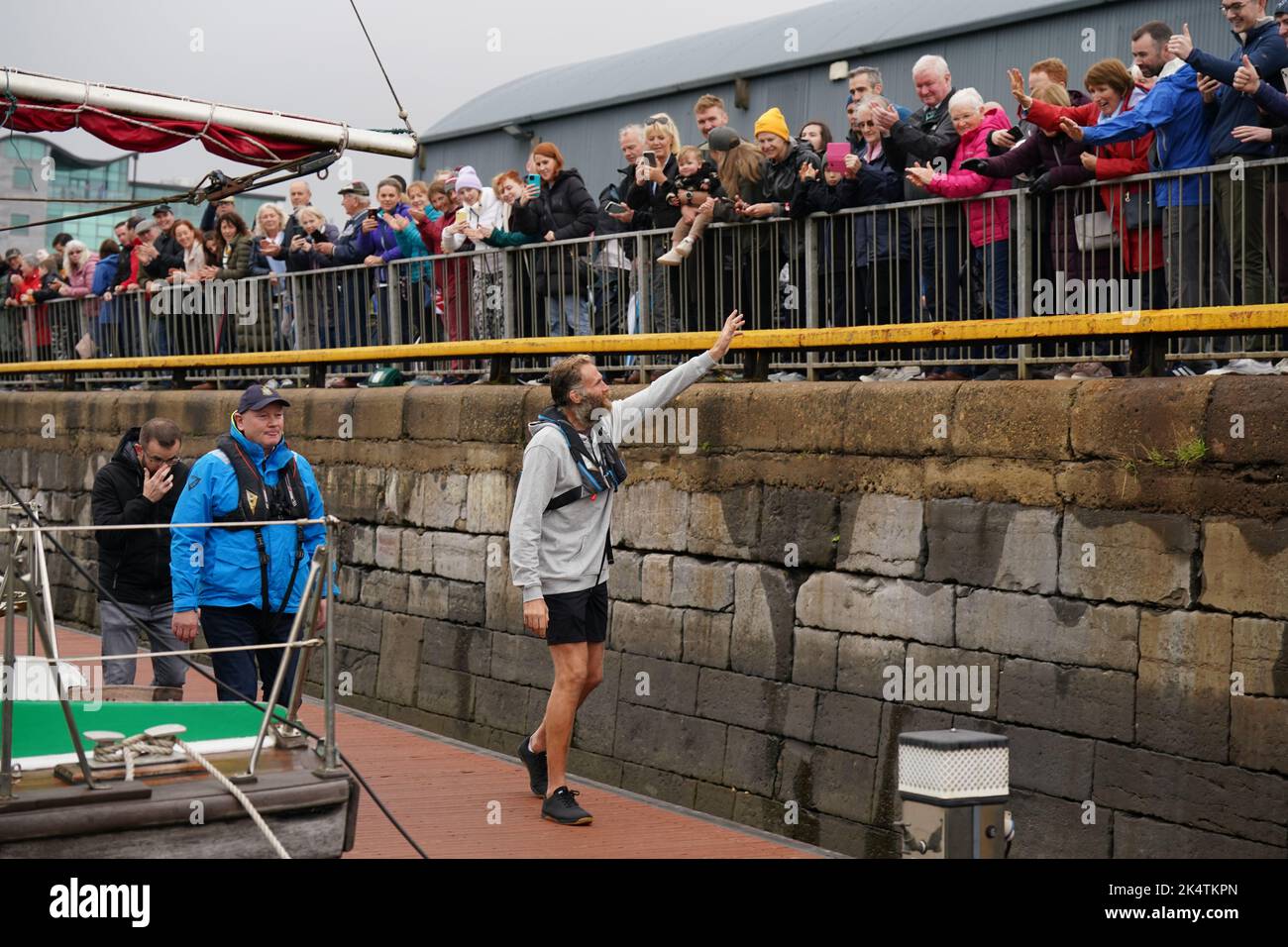 Crowds welcom former professional rugby player Damian Browne as he ...