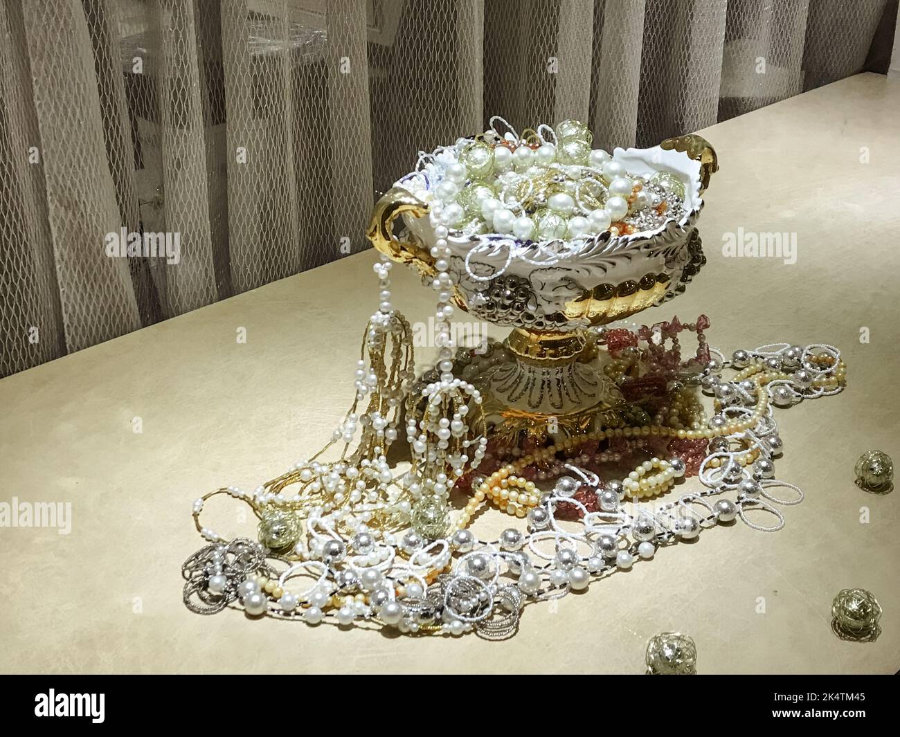 Gemstone showcase hi-res stock photography and images - Alamy