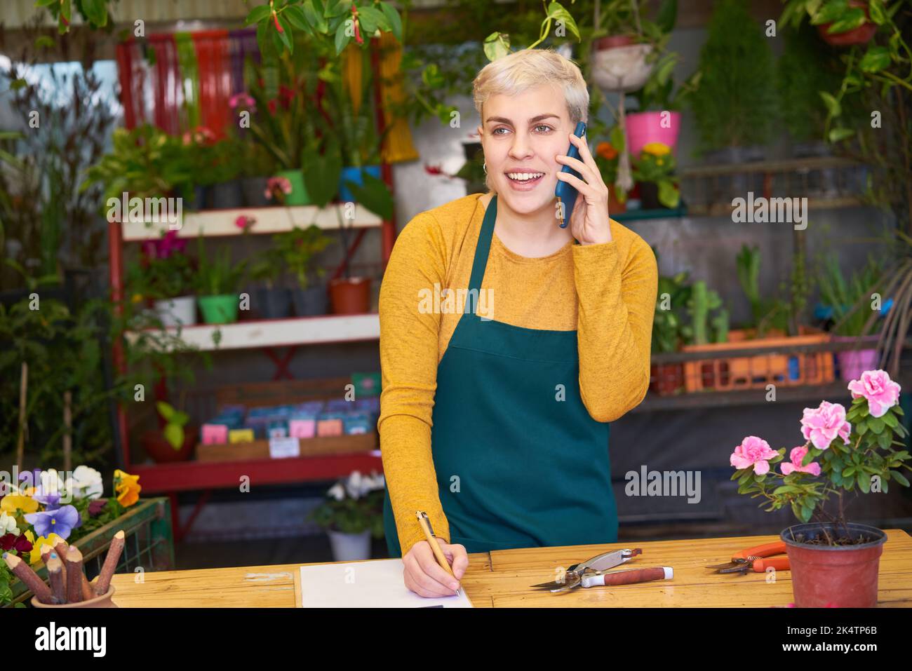 Female staff taking order hi-res stock photography and images - Alamy
