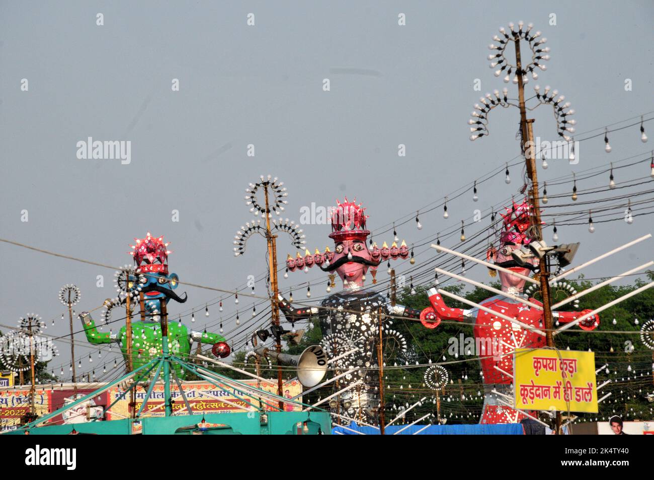 Delhi, New Delhi, India. 4th Oct, 2022. Ravana effigies burnt, to mark ...