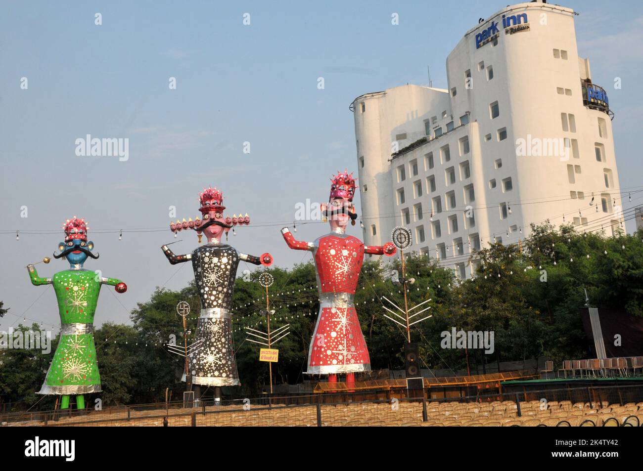 Delhi, New Delhi, India. 4th Oct, 2022. Ravana effigies burnt, to mark ...