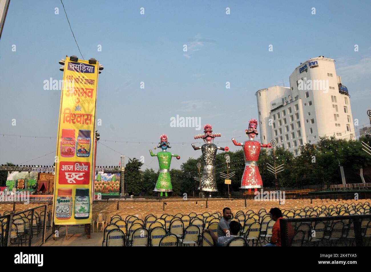 Delhi, New Delhi, India. 4th Oct, 2022. Ravana effigies burnt, to mark ...