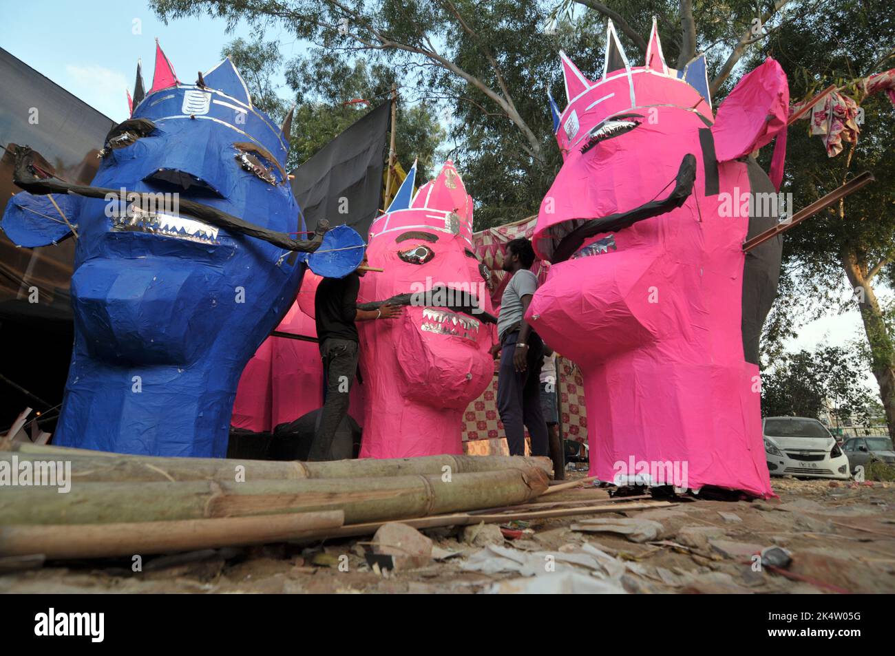 Delhi, New Delhi, India. 4th Oct, 2022. Ravana effigies burnt, to mark ...