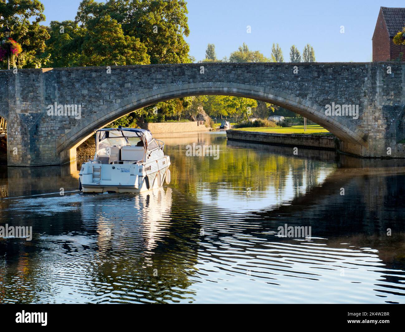 England medieval stone bridge hi-res stock photography and images - Alamy