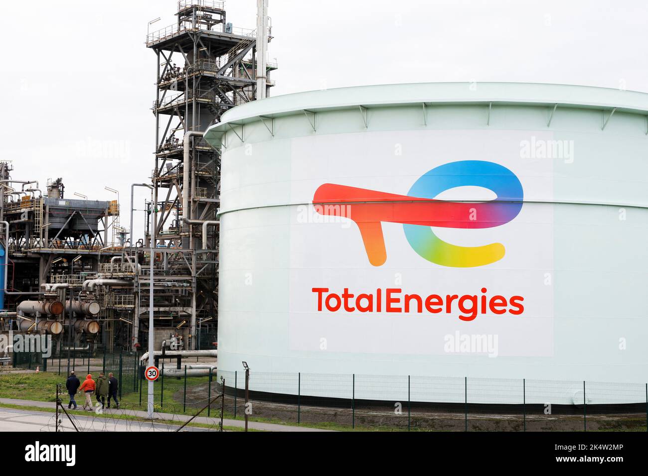 Totalenergies refineries hi-res stock photography and images - Alamy