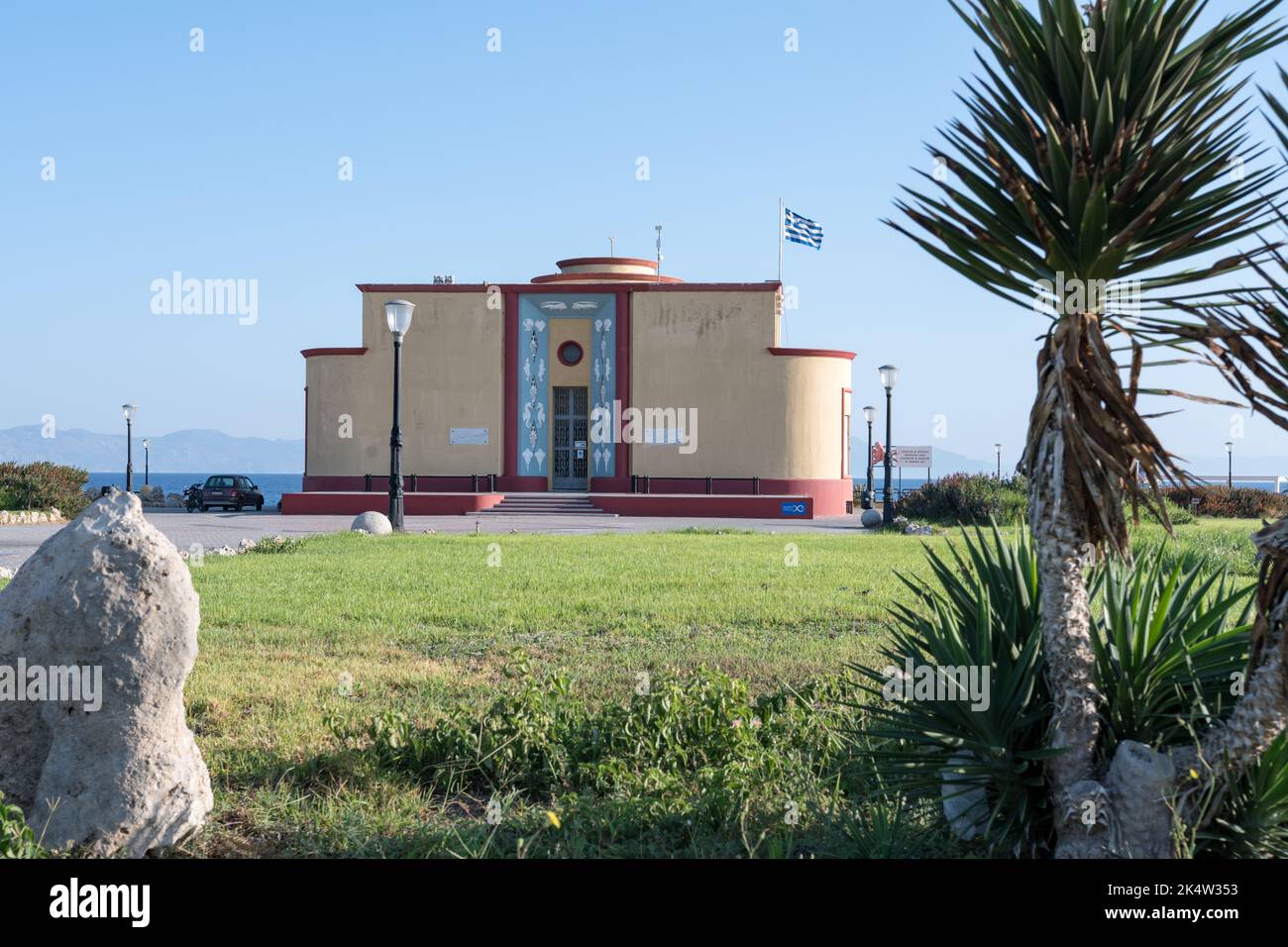 Oceanographic museum and aquarium hi-res stock photography and images ...