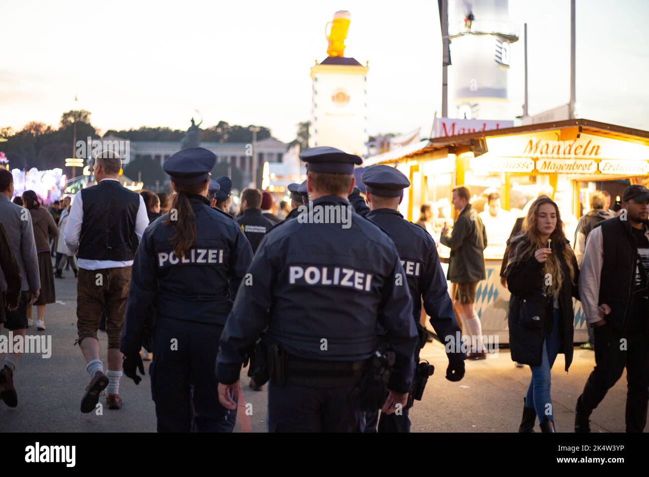 Wiesn Patrol. Hundreds of thousands visit the Oktoberfest 2022 on ...
