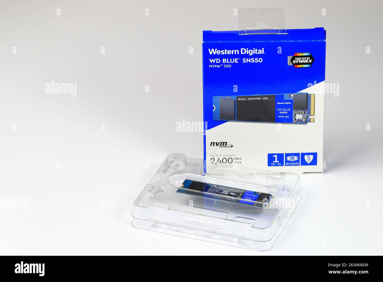 The WD Blue SN550 NVME SSD 1TB with packing box Prepare to install in ...