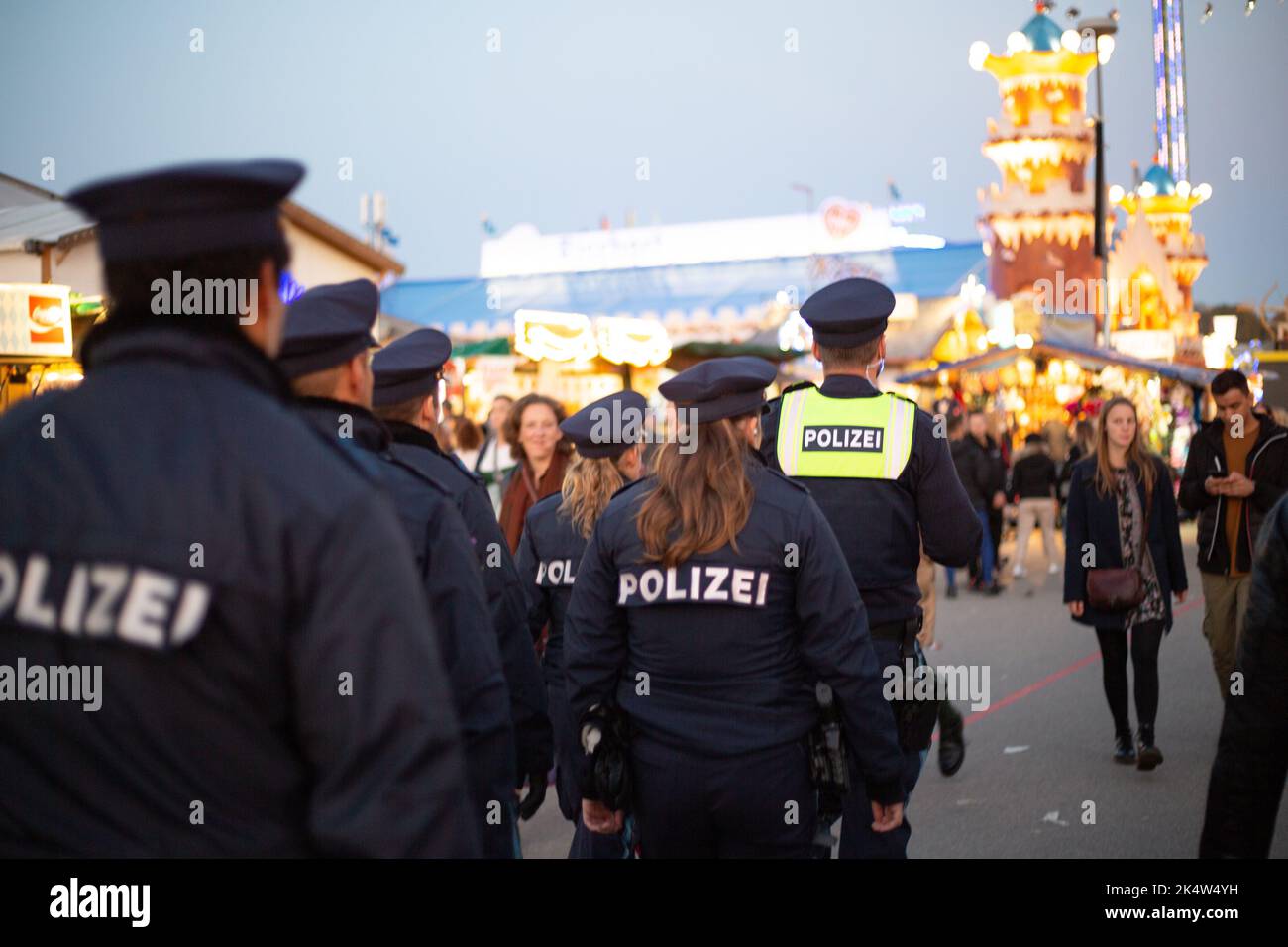 Wiesn Patrol. Hundreds of thousands visit the Oktoberfest 2022 on ...
