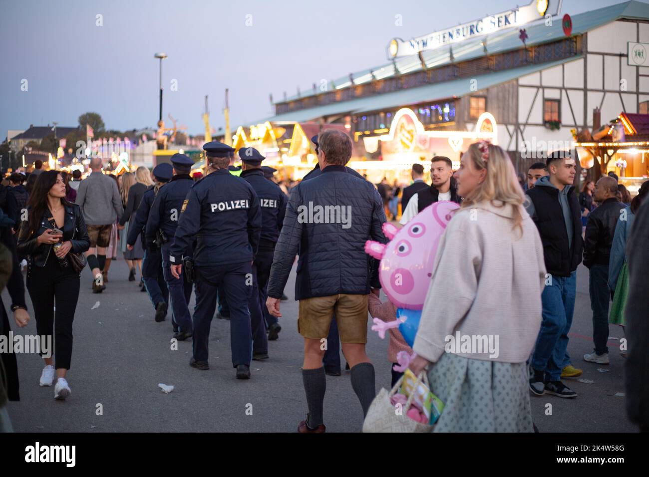 Wiesn Patrol. Hundreds of thousands visit the Oktoberfest 2022 on ...