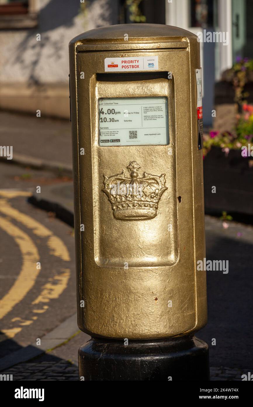 Gold postbox hi-res stock photography and images - Alamy