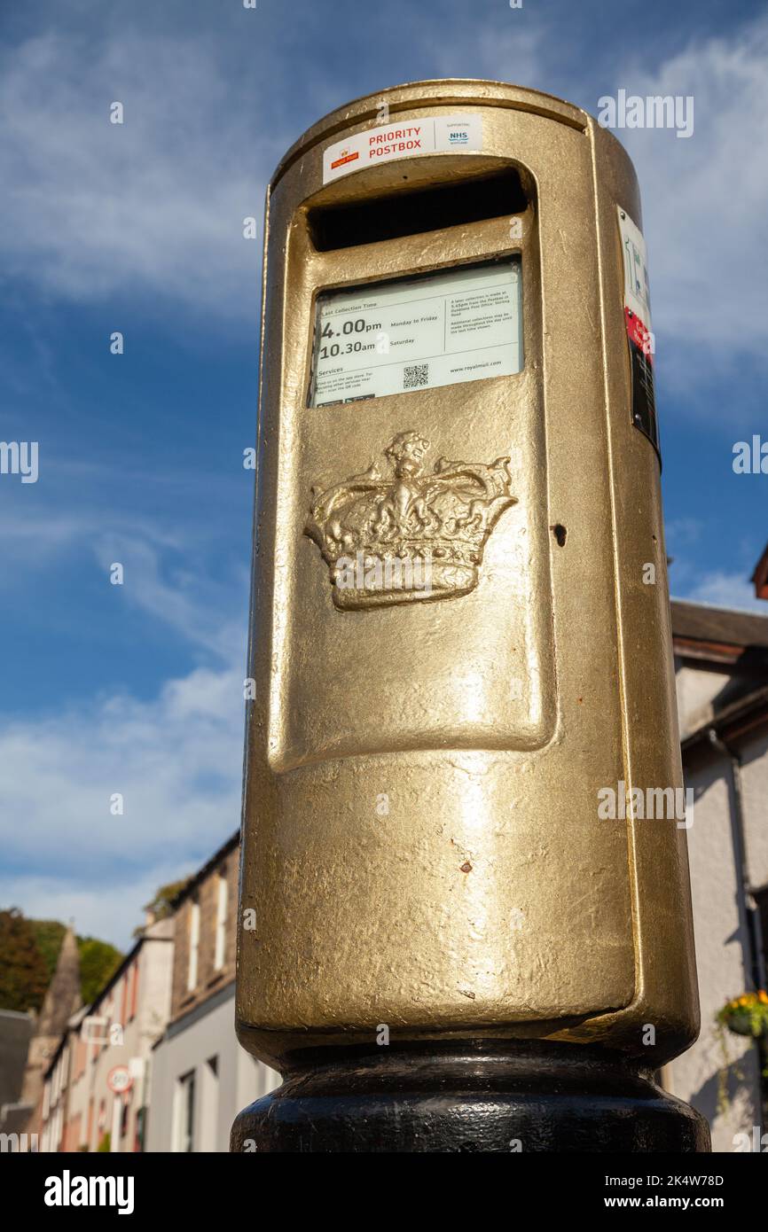Gold painted postbox celebrates Andy Murray's Olympic gold medal win ...