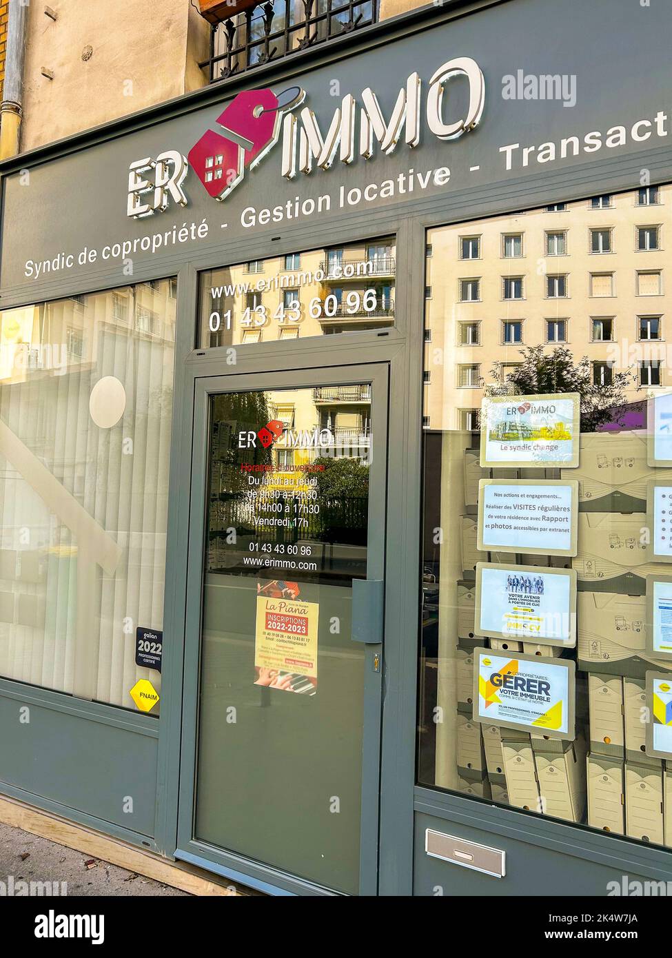 Op shop paris hi-res stock photography and images - Alamy