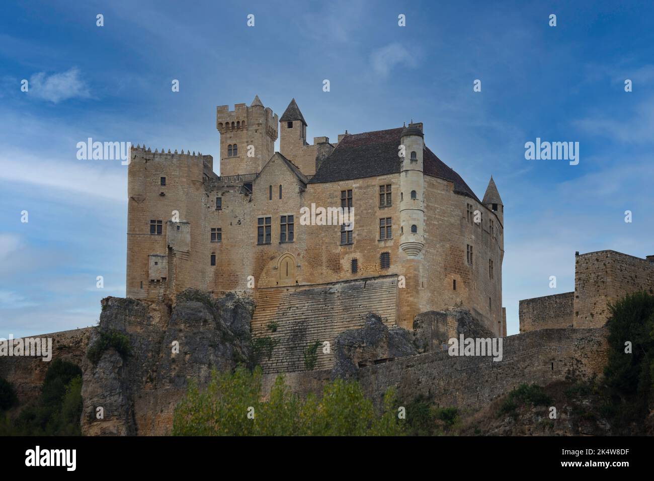 the castle of Beynac in the Dordogne area in France Stock Photo - Alamy