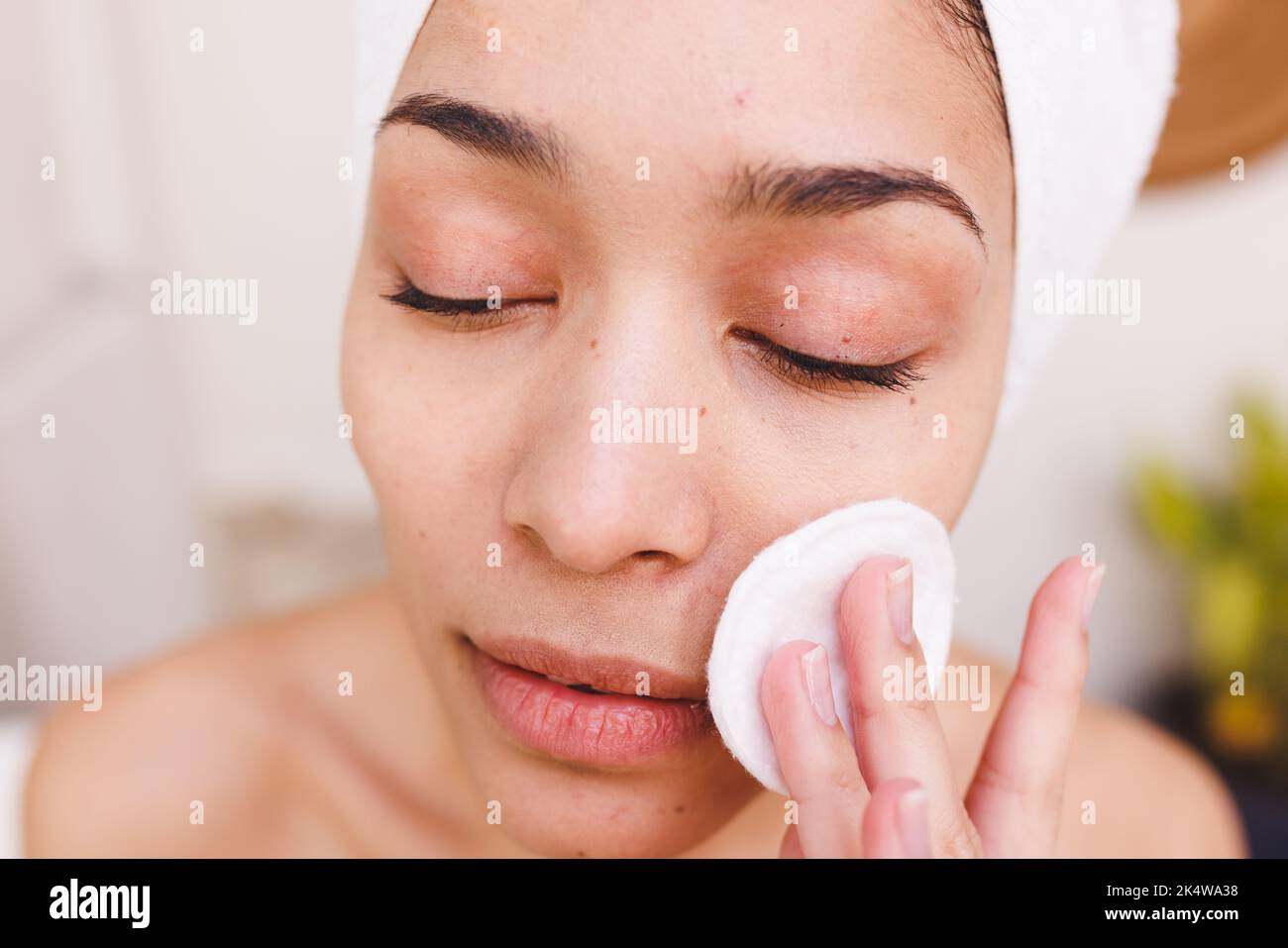 Woman removing her makeup hi-res stock photography and images - Alamy