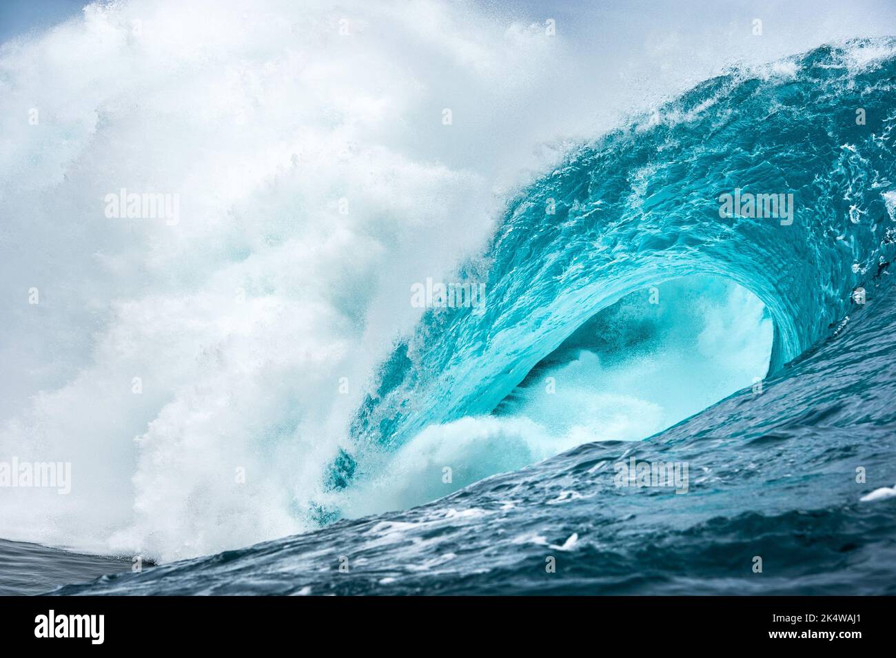 Teahupoo wave hi-res stock photography and images - Alamy
