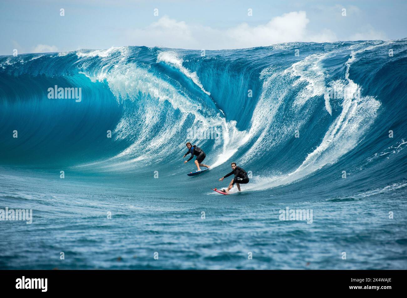 Huge wave in teahupoo tahiti hi-res stock photography and images - Alamy