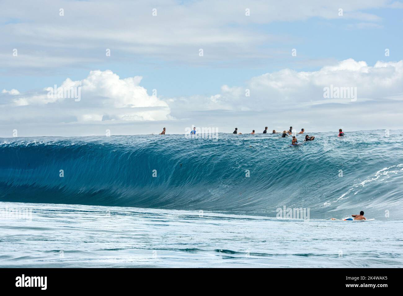 Teahupoo wave hi-res stock photography and images - Alamy